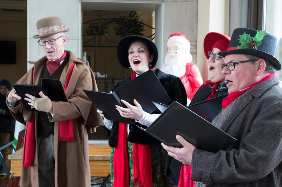 Saturday with Santa: Carols In The Garden in St. Louis at Missouri