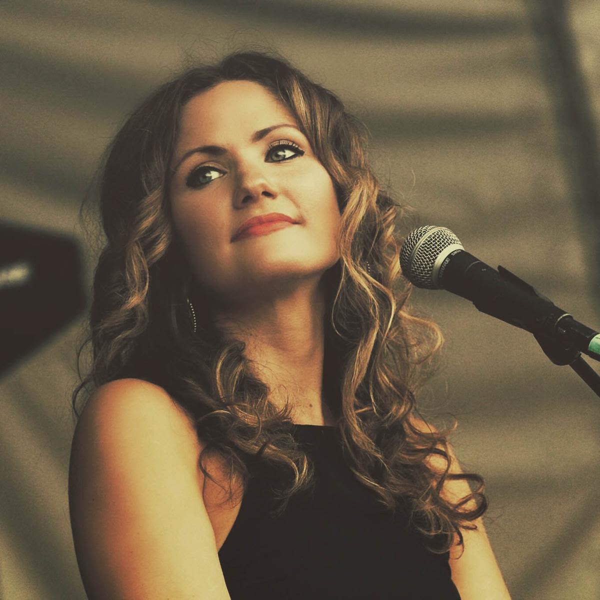 In The Round with Elise Hayes, Josh Matheny, Jon Aanestad, and