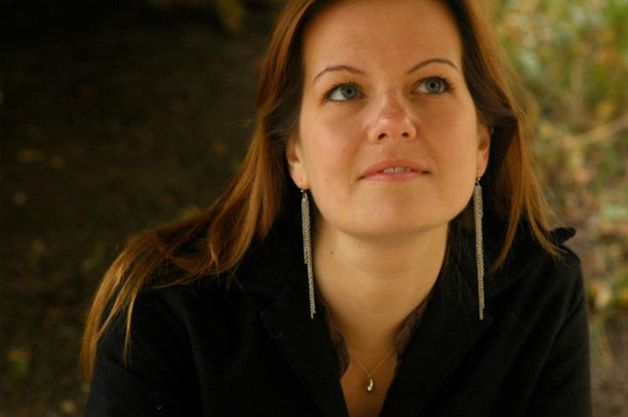 In The Round Hosted by Laura Glyda ft. Jeff Brown and Brad Brubaker