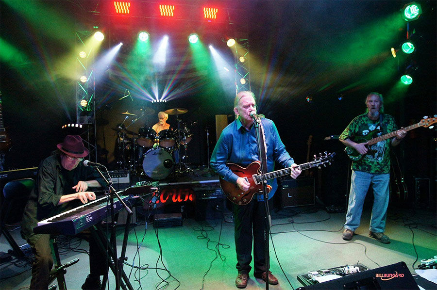 Honky Tonk Holidaze featuring Steve Cooley, Jeff Guernsey,