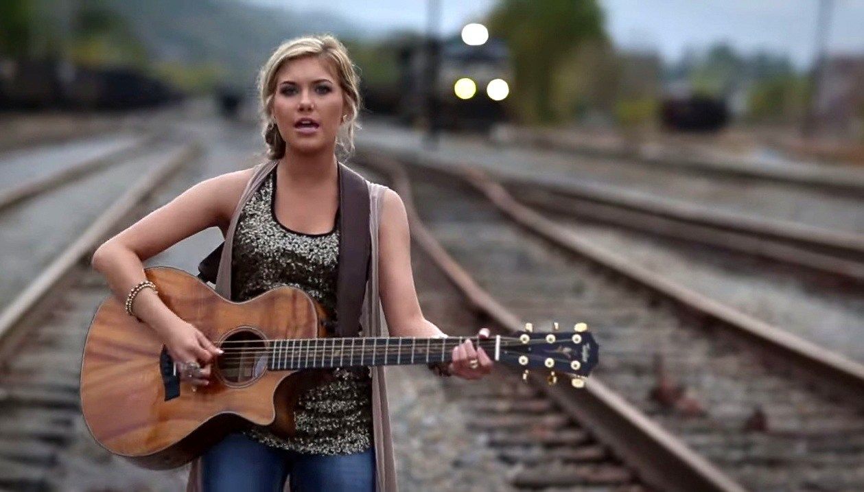 Kaitlyn Baker in Franklin at Grays on Main