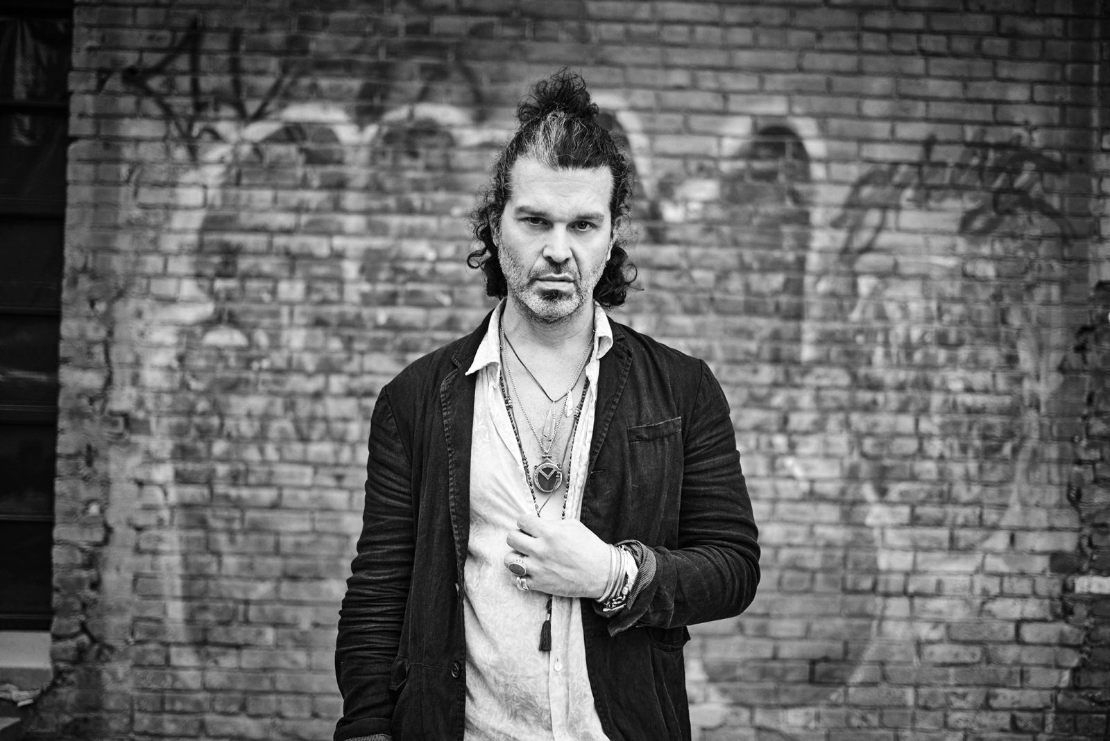 Doyle Bramhall II w/ Brandy Zdan in Austin at Brushy Street