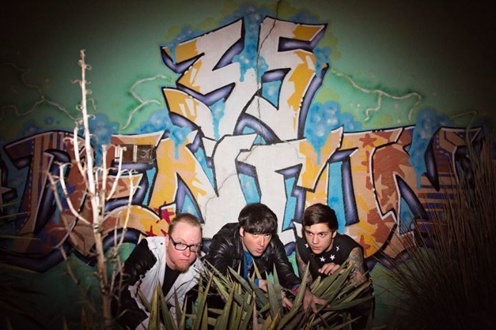 Sonar Lights, Plastic Daggers, Smokey Mirror, Gypsy Sun Revival