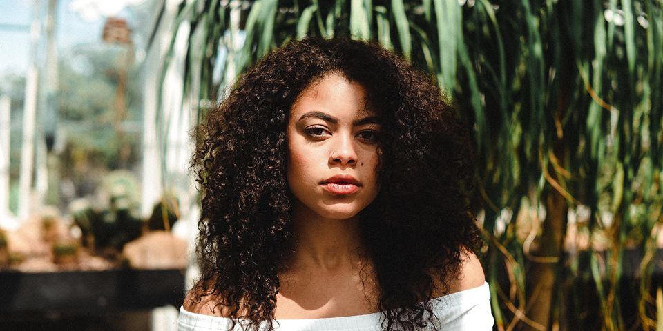 The Round: Zahara, Alec Shaw, Alison Banchero, Poet, and Live