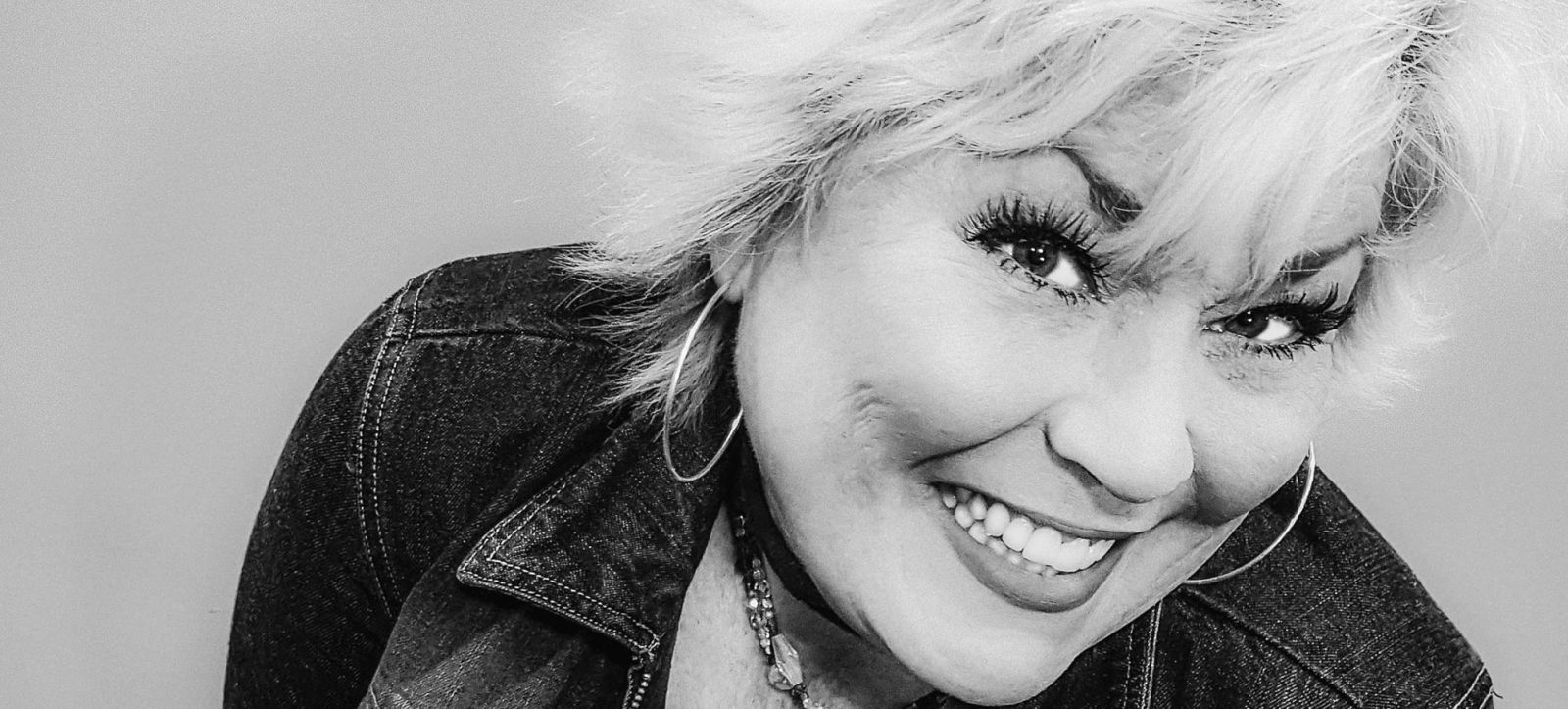 In The Round with Roxie Dean, Johnny Bulford, and more - A benefit