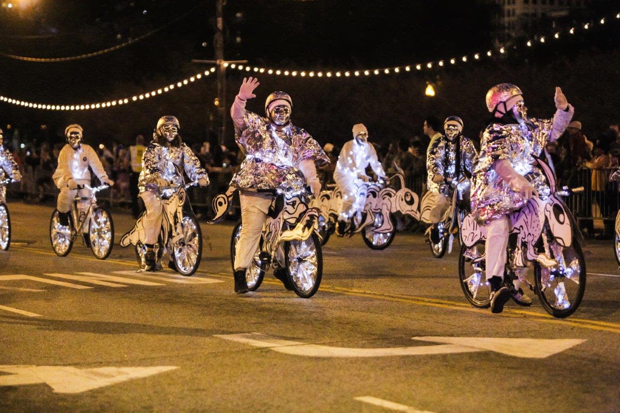 Arts in the Dark - Halloween Parade in Chicago at State St. from